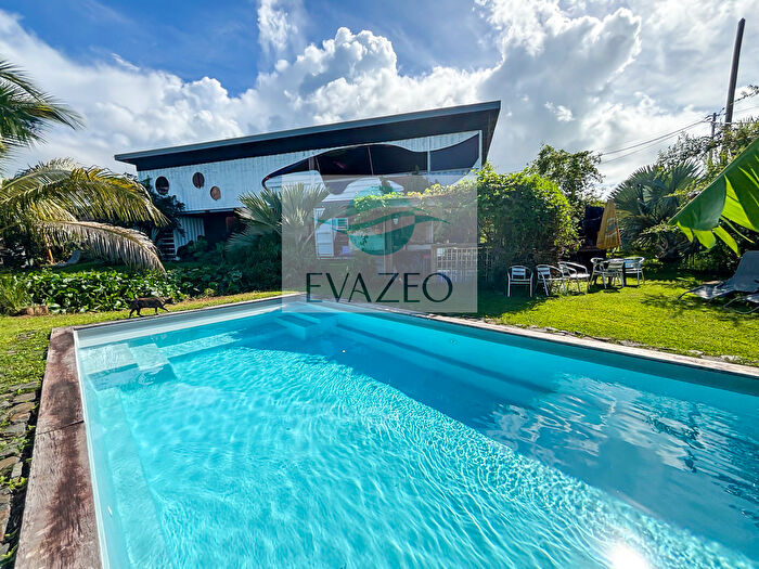 Maison à vendre - Sainte-Rose - 8 pièces - 7 chambres