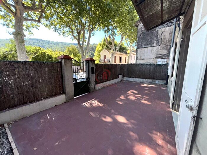 Appartement à louer - Évenos - 4 pièces - 3 chambres