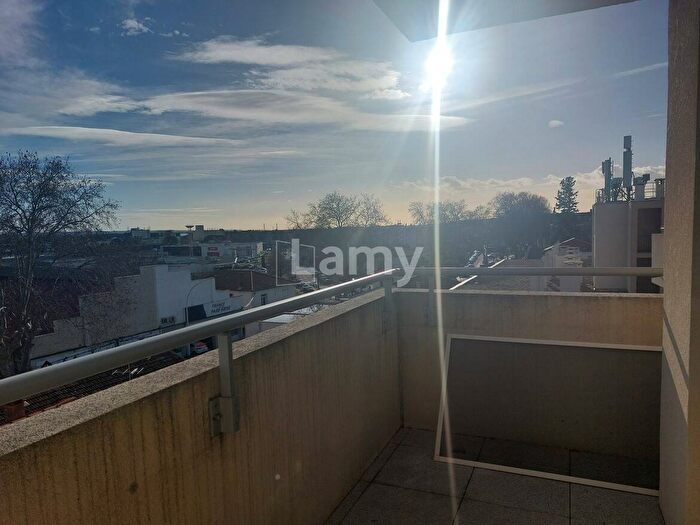 Appartement à louer - Capouchiné, Nîmes - 2 pièces