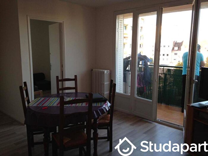 Appartement à louer - Troyes - 1 pièce - 4 chambres