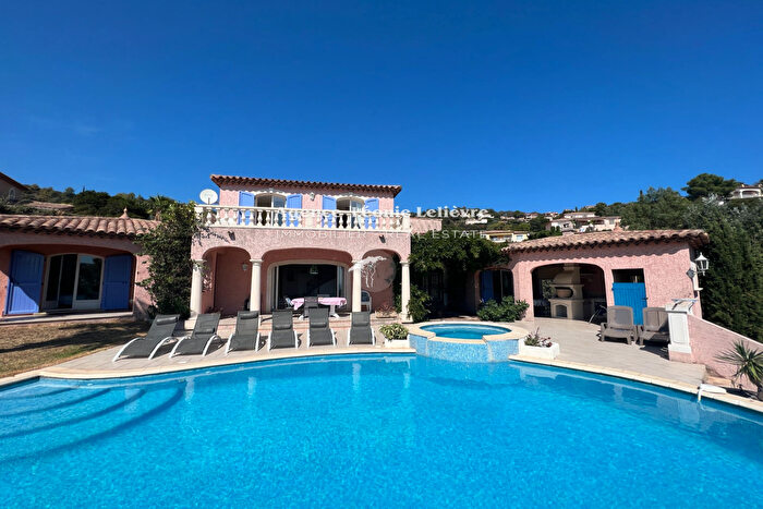 Maison à vendre - Roquebrune-sur-Argens - 6 pièces - 5 chambres