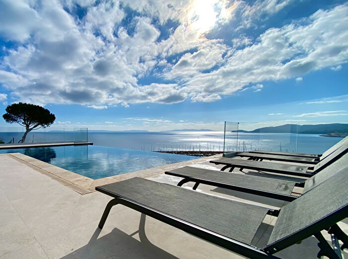 Maison à vendre - Le Lavandou, Rousset, Four des Maures, Saint-Clair - 6 pièces - 5 chambres