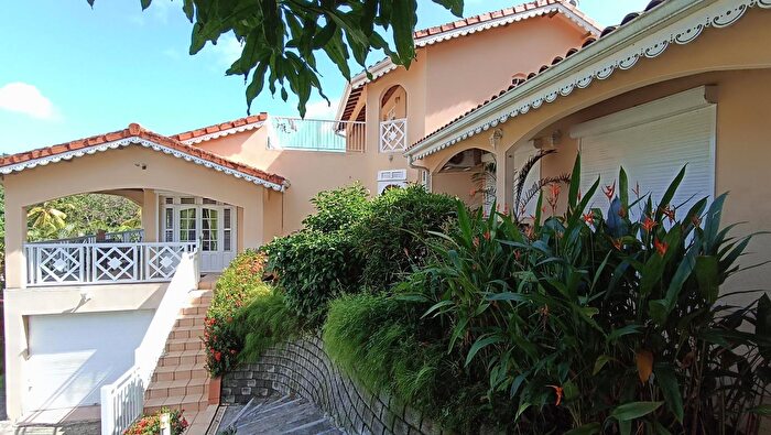 Maison à vendre - Le Robert - 6 pièces - 4 chambres