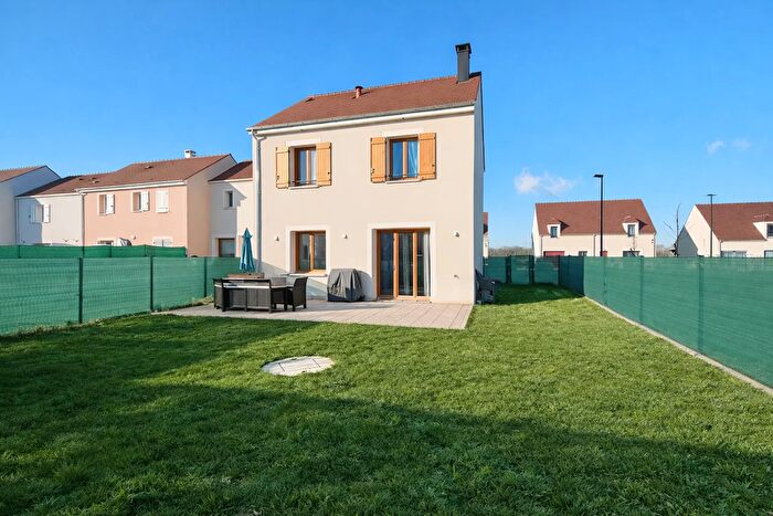 Maison à vendre - Fontenay-Trésigny - 5 pièces - 3 chambres