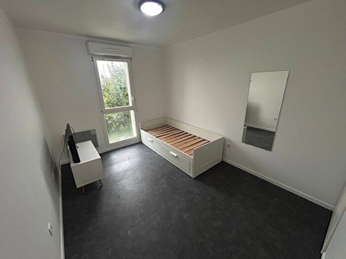 Sud, Saint-Denis : Appartement 1 pièce à louer