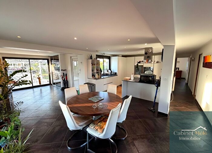 Maison à vendre - Camblanes-et-Meynac - 8 pièces - 5 chambres