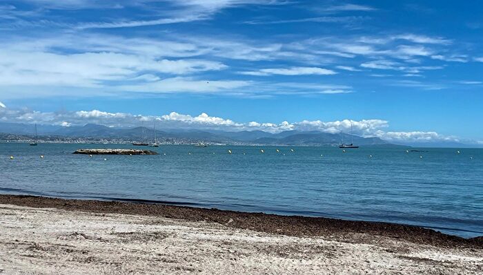 Appartement à vendre - Antibes, Juan-les-Pins, Le Cap - 3 pièces - 2 chambres