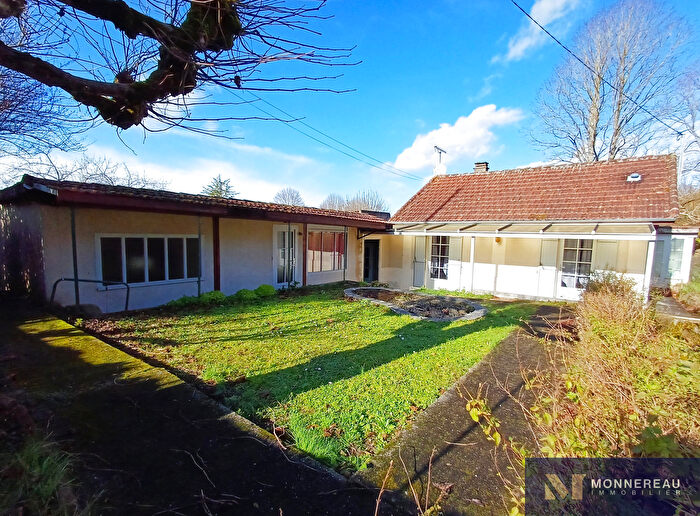 Maison à vendre - Barbezieux-Saint-Hilaire - 4 pièces - 2 chambres