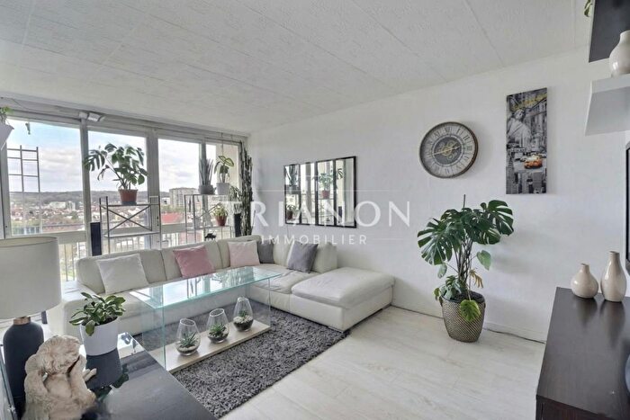 Appartement à vendre - Les Clayes-sous-Bois, Centre-ville - 4 pièces - 3 chambres