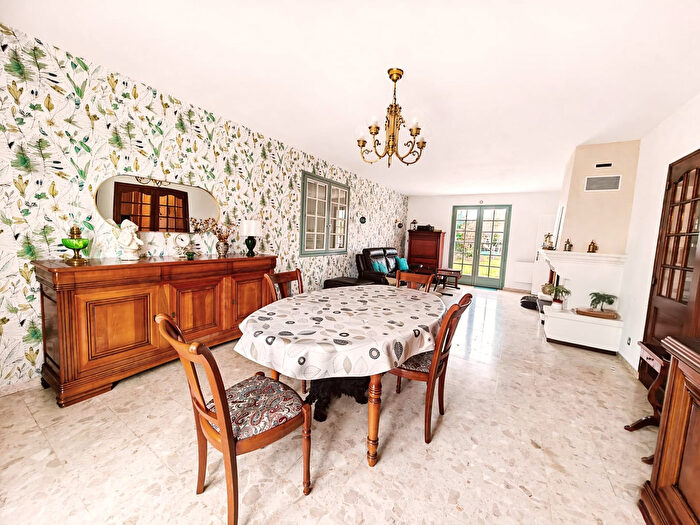 Maison à vendre - Saint-Genouph - 6 pièces - 4 chambres