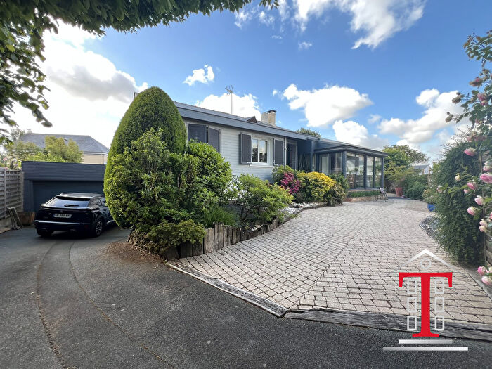 Maison à vendre - Chemillé - 8 pièces - 6 chambres