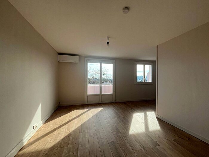 Appartement à louer - Vassieux, Caluire-et-Cuire - 3 pièces - 2 chambres