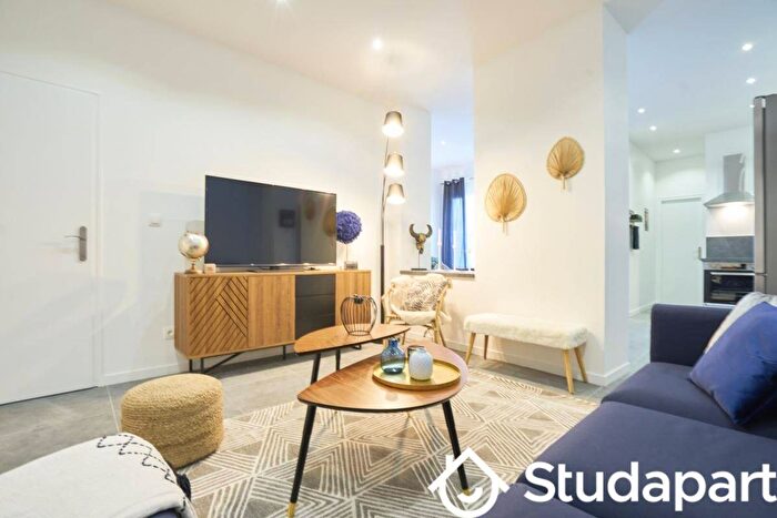 Appartement à louer - Pompidou-Nouvelle Madeleine, La Madeleine - 1 pièce - 1 chambre