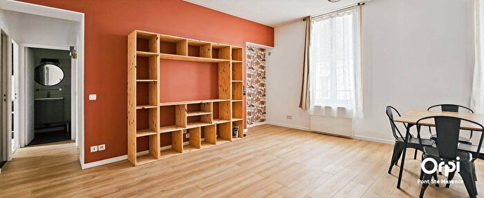 Montignette, Pont-Sainte-Maxence : Appartement 2 pièces à louer