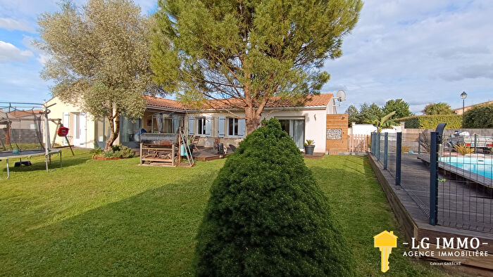 Maison à vendre - Bercloux - 8 pièces - 7 chambres