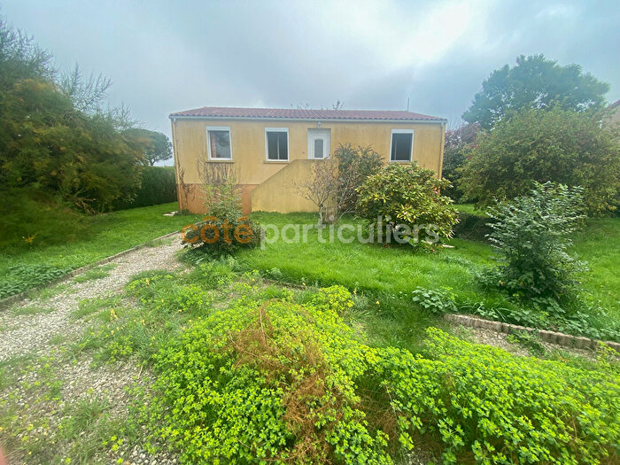 Maison à vendre - Saint-Amand-sur-Sèvre - 4 pièces - 3 chambres