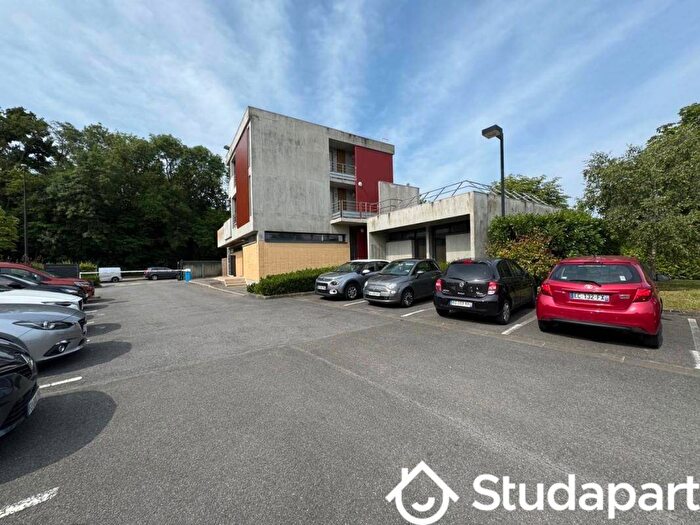 Appartement à louer - Descartes, Champs-sur-Marne - 1 pièce - 2 chambres