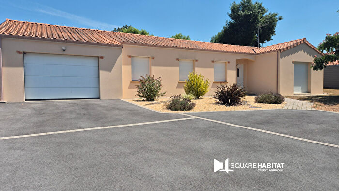 Maison 5 pièces à Saint-Christophe-la-Couperie, à vendre