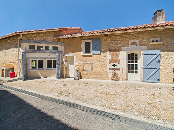 Maison à vendre - Salles-Lavalette - 7 pièces - 4 chambres