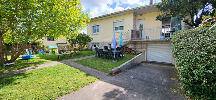 Maison à vendre - Salles - 7 pièces - 4 chambres