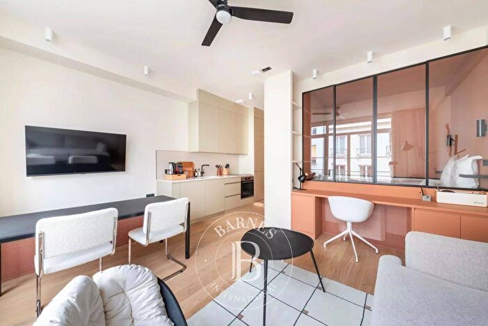 Lorette-Martyrs, Paris 9ème arrondissement - Appartement 1 pièce à louer