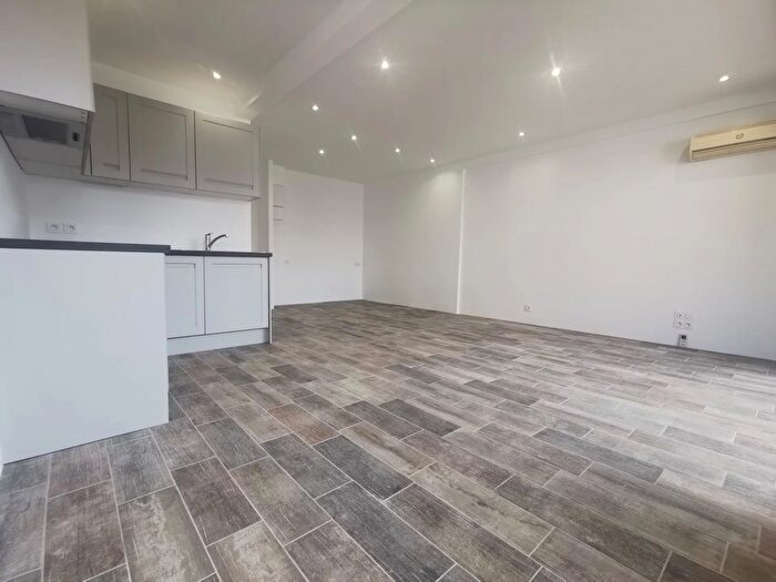 Appartement à louer - Cannes, Centre-ville - 1 pièce - 1 chambre