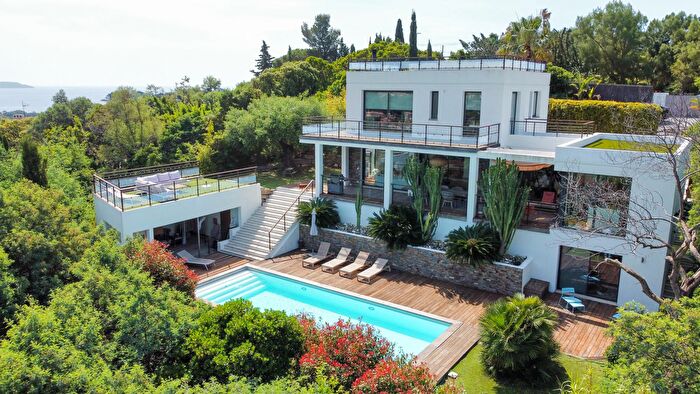 Maison à vendre - Cavalaire-sur-Mer, Le Parc- Frais Vallon, Le Jas - 7 pièces - 4 chambres