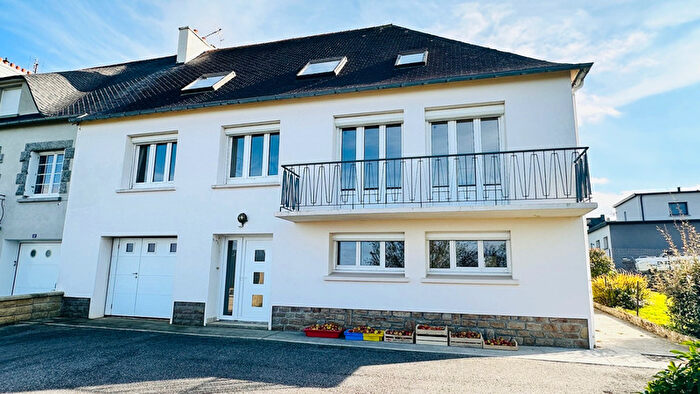 Maison à vendre - Lanvéoc - 11 pièces - 6 chambres