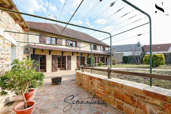 Maison à vendre - Saint-Yrieix-la-Perche - 8 pièces - 4 chambres