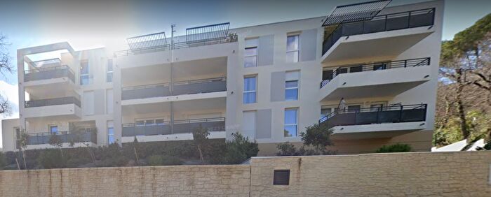 Appartement à louer - Villeneuve-lès-Avignon, Le Grès, Perrières - 3 pièces - 2 chambres