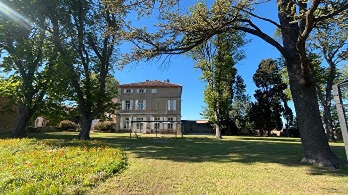 Maison à vendre - Saint-Geniès-de-Comolas - 19 pièces - 18 chambres