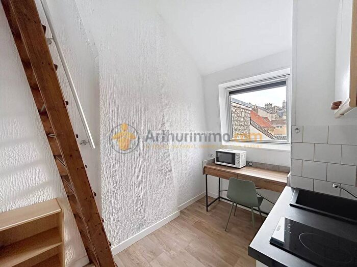 Appartement à louer - Barbâtre-Saint Remy-Verrerie, Reims - 1 pièce