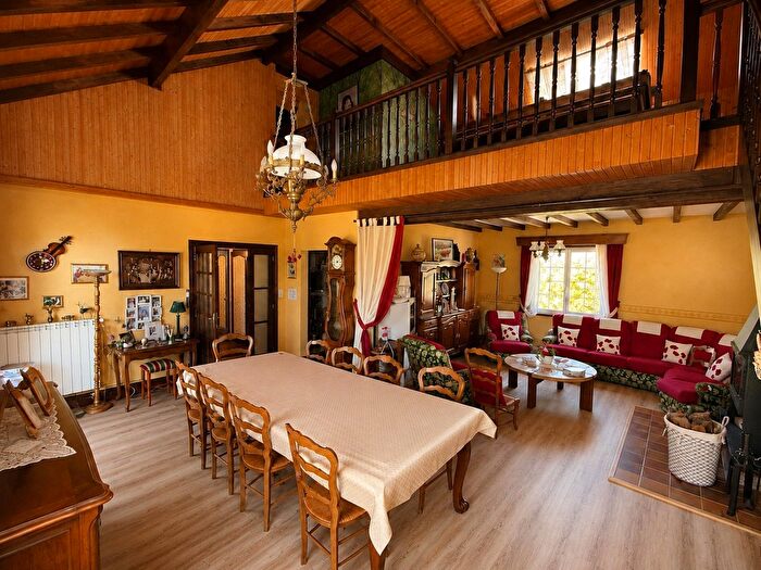 Lussac-les-Châteaux : Maison 6 pièces à vendre