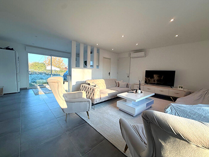 Maison à vendre - Saint-Denis-de-Pile - 5 pièces - 3 chambres