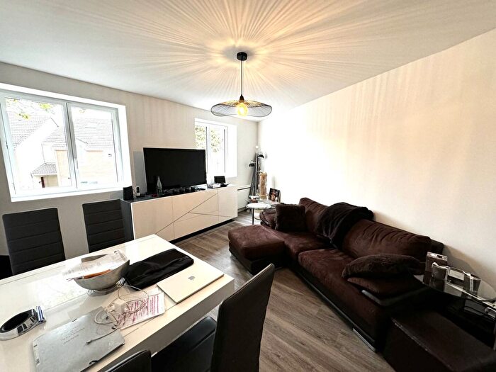 Maison à louer - Le Plan du Troux, Montigny-le-Bretonneux - 2 pièces - 1 chambre