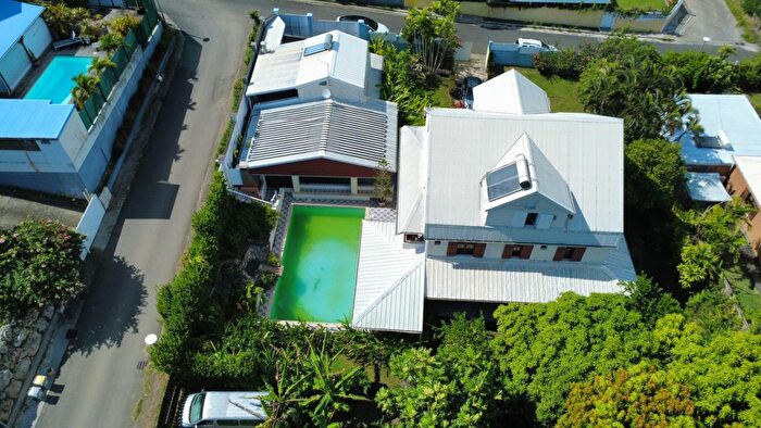 Maison 13 pièces à Sainte-Anne, à vendre