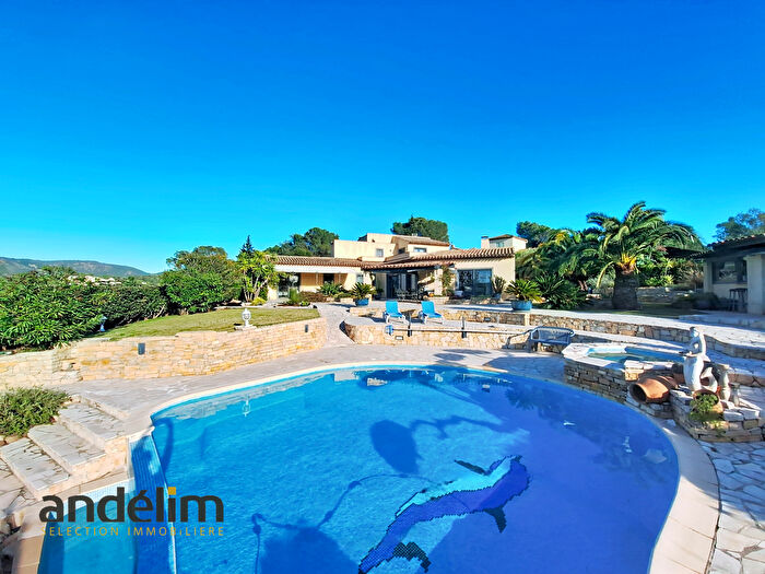 Maison à vendre - Saint-Raphaël, Valescure, Vaulongue - 6 pièces - 3 chambres