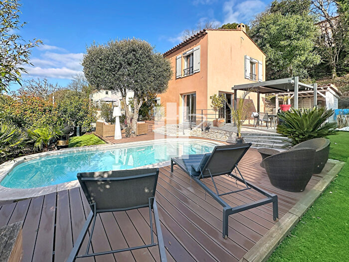 Maison à vendre - Bagnols-en-Forêt - 5 pièces - 4 chambres