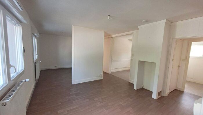 Cité Bretonnie-Chatelet-Favieres-Conches, Montluçon : Appartement 5 pièces à louer