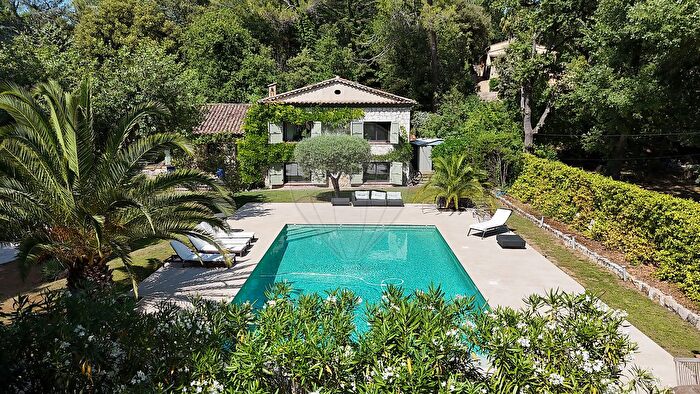 Maison 7 pièces à Roquefort-les-Pins, à vendre