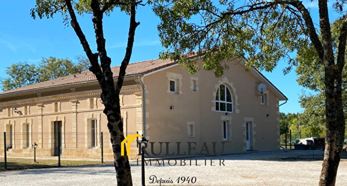 Maison à vendre - Saint-Christoly-de-Blaye - 9 pièces - 6 chambres