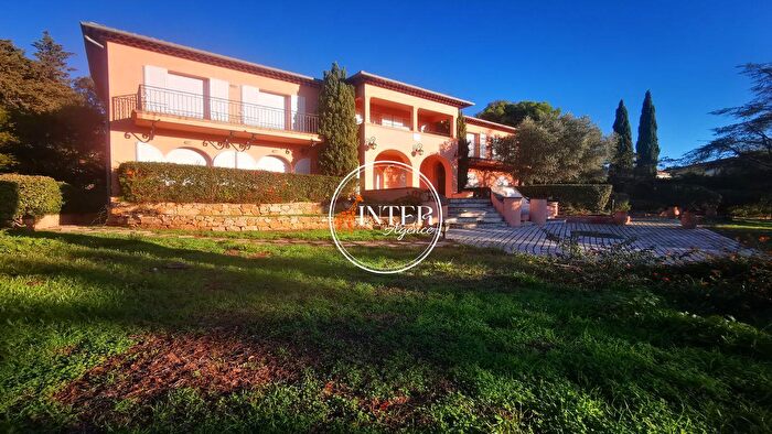 Maison à vendre - Roquebrune-sur-Argens - 12 pièces - 12 chambres