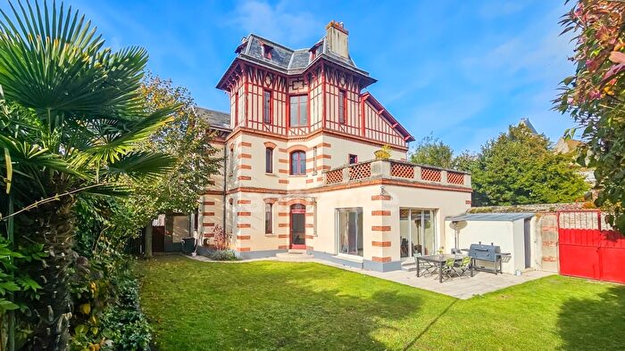 Maison à vendre - Morigny-Champigny - 10 pièces - 6 chambres
