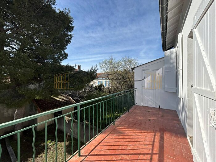 Appartement à louer - Nîmes - 4 pièces - 3 chambres