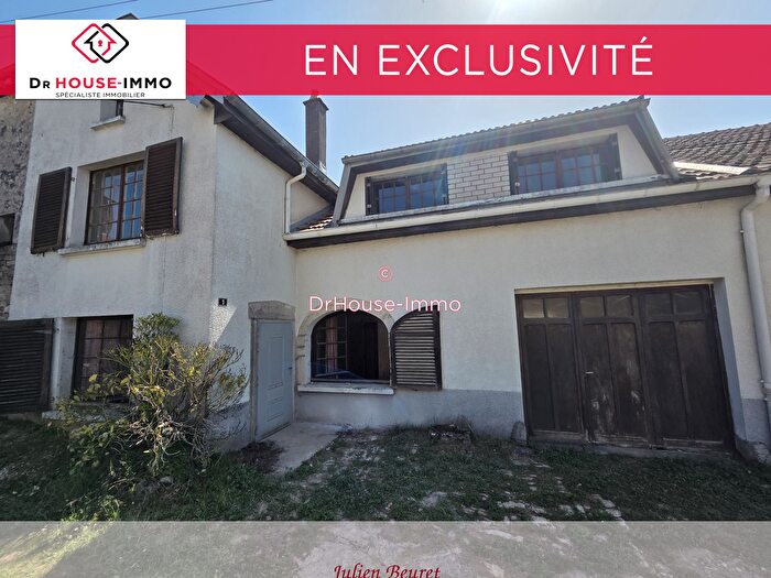 Maison 6 pièces à vendre à Uzelle