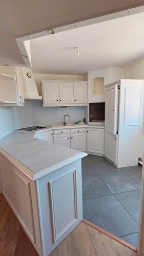 Appartement à louer - Villeneuve-lès-Avignon, Centre-ville, Stade - 3 pièces - 2 chambres
