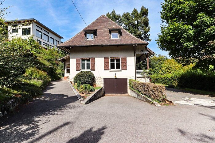 Maison à louer - Monnetier-Mornex - 8 pièces - 5 chambres