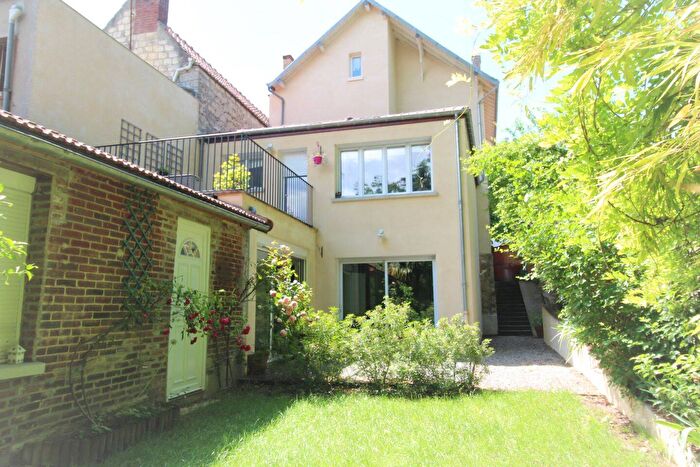 Maison à louer - Nogent-Cassan, LIsle-Adam - 10 pièces - 4 chambres