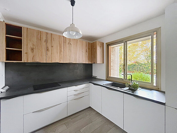 Appartement 5 pièces à Suresnes, République, à vendre