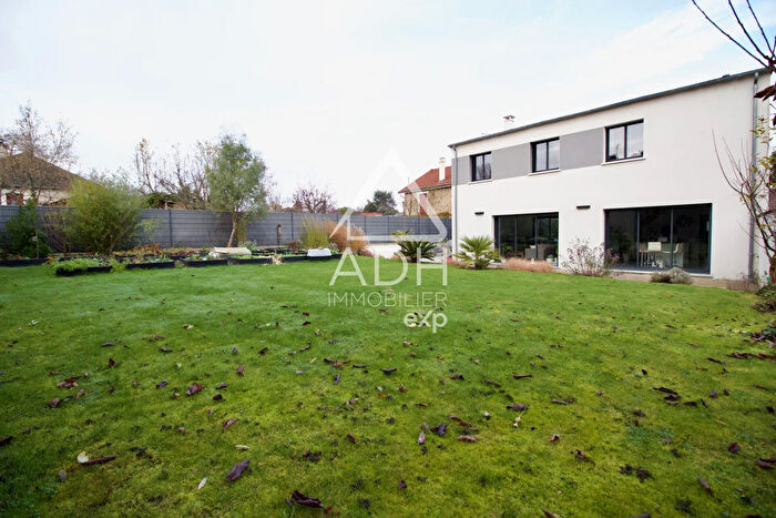 Maison à vendre - Neauphle-le-Château - 6 pièces - 4 chambres